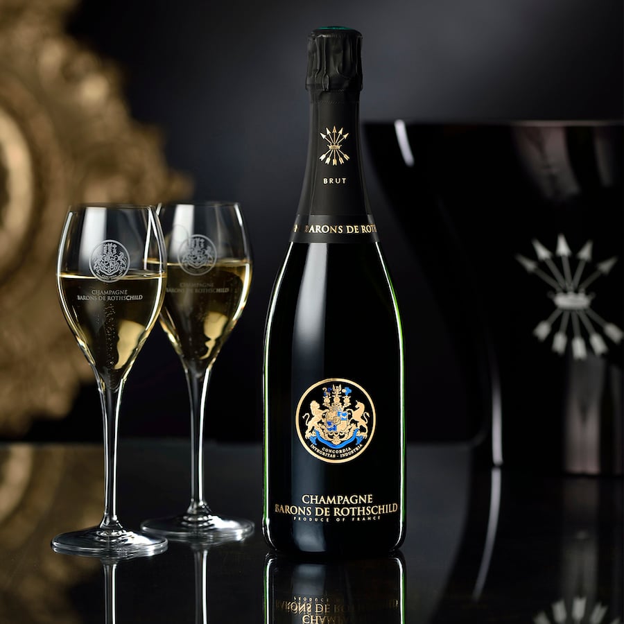 Make Christmas Sparkle, With These 11 Champagnes & Fizz