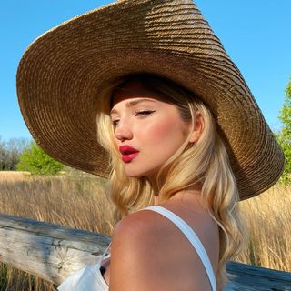 Contact Lynnea Smith - Agent, Manager and Publicist Details