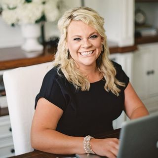 Contact Ashley Bow Tie - Agent, Manager and Publicist Details