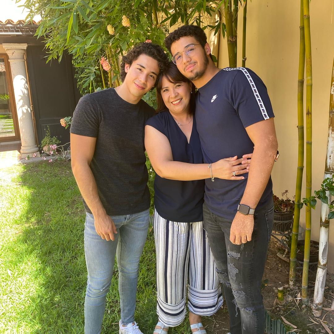 Contact Xibi Brothers - Creator and Influencer