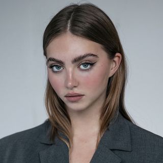 Contact Annabelle Hoy - Agent, Manager and Publicist Details