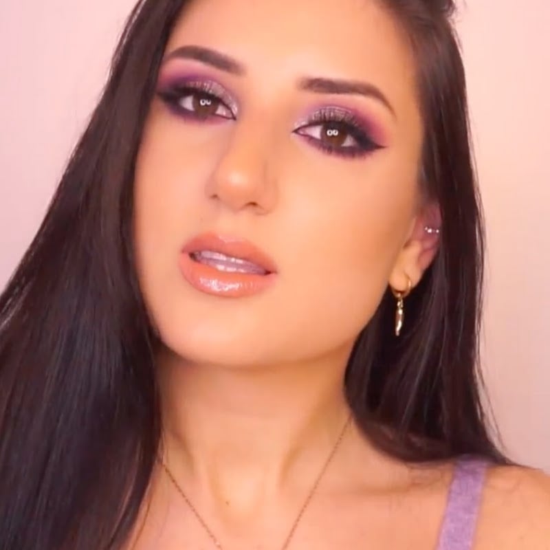 Contact The Lady - Creator and Influencer