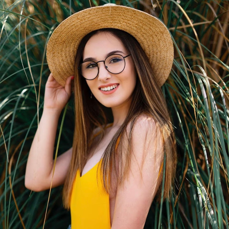 Contact Sofia Dalle Rive - Creator and Influencer