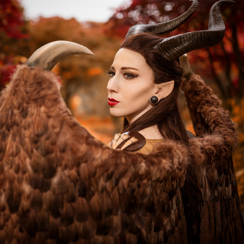 Contact Lightning Cosplay - Creator and Influencer