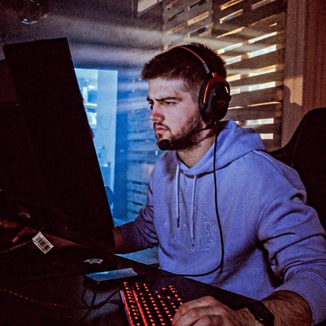 Contact JuanFlatroo - Creator and Influencer