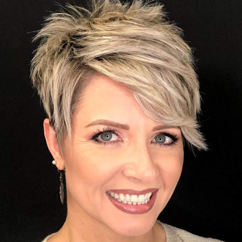 Contact Sharalees Box Of Chocolates - Creator and Influencer