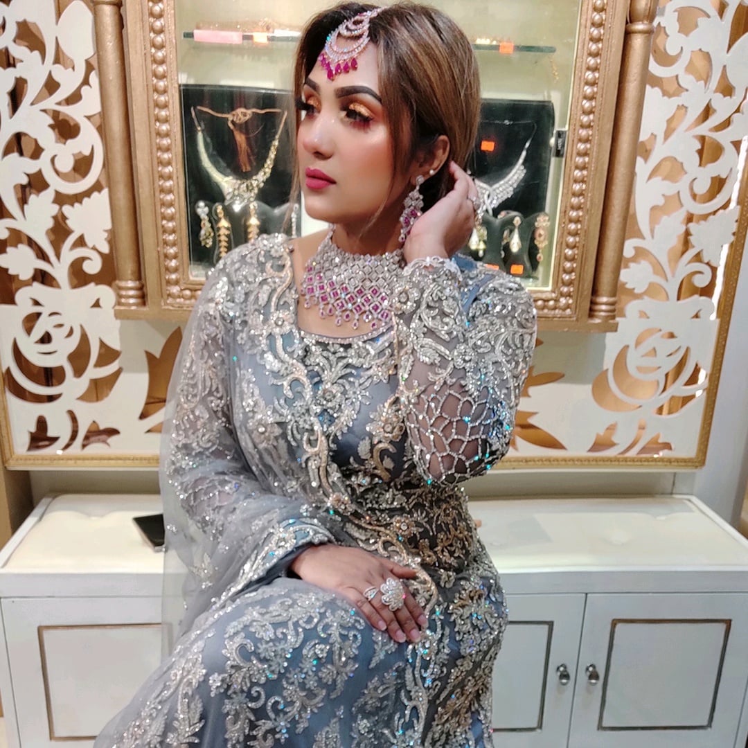 Contact Farias Mirror - Creator and Influencer