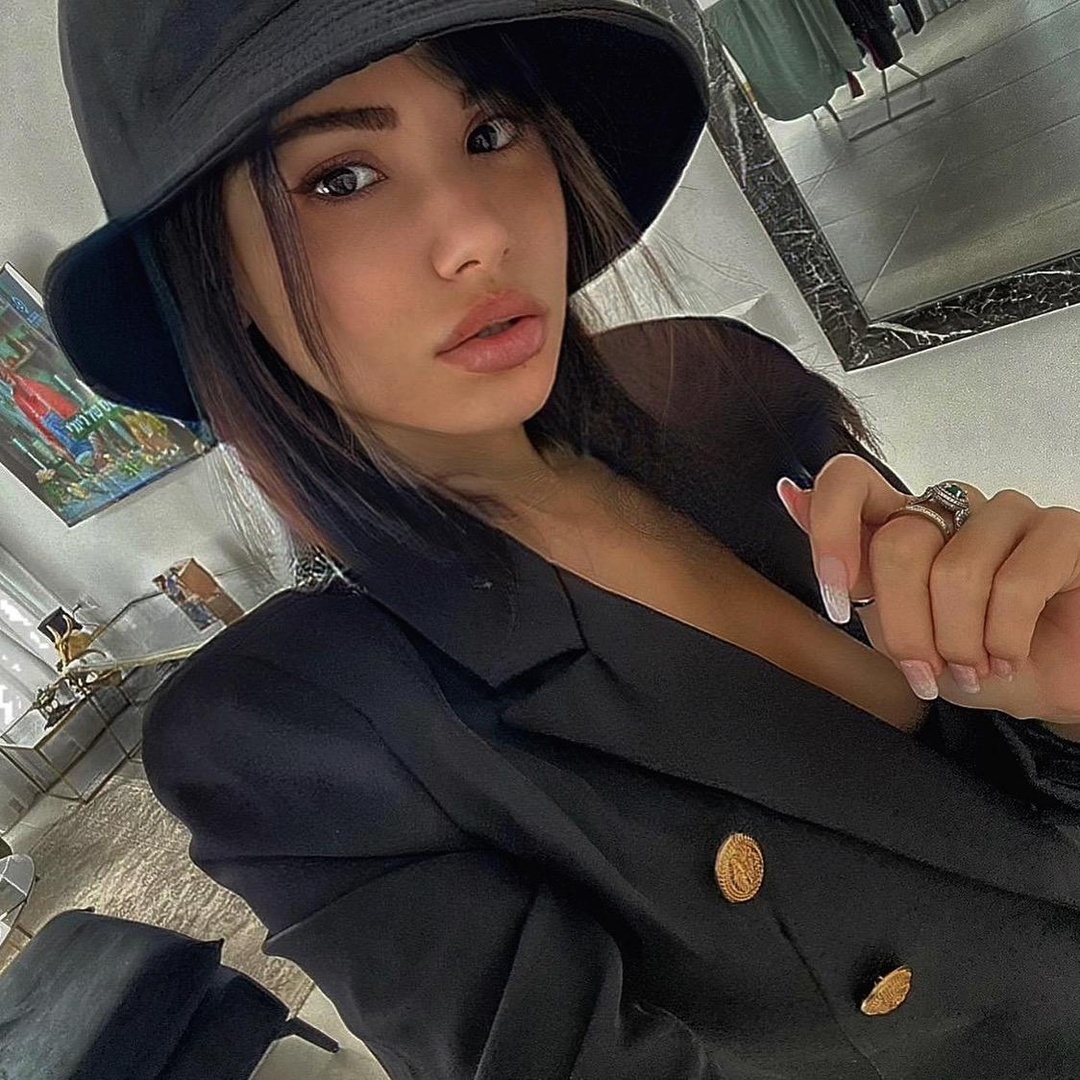 Victoria Barton Influencer Profile - Work With Influencer Victoria Barton