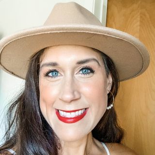 Contact Emily Hand - Agent, Manager and Publicist Details