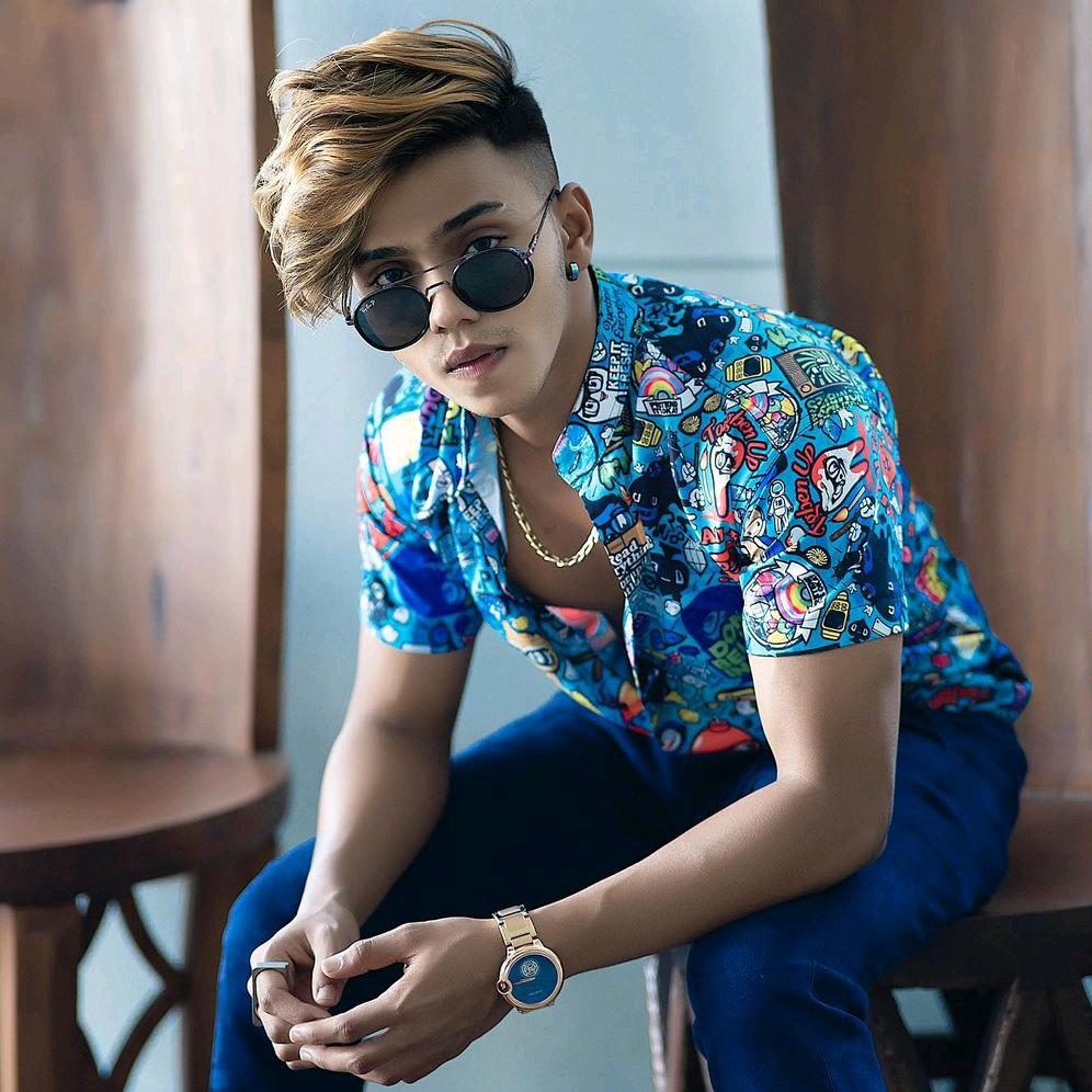 Contact Zeshu_wri8s - Creator and Influencer