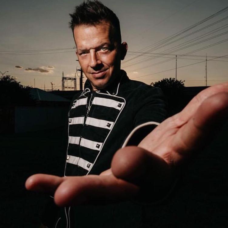 Contact Avallone Magic - Creator and Influencer