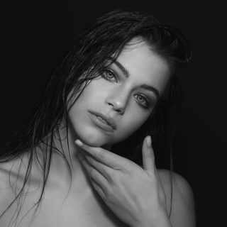 Contact Bella Kellis - Agent, Manager and Publicist Details