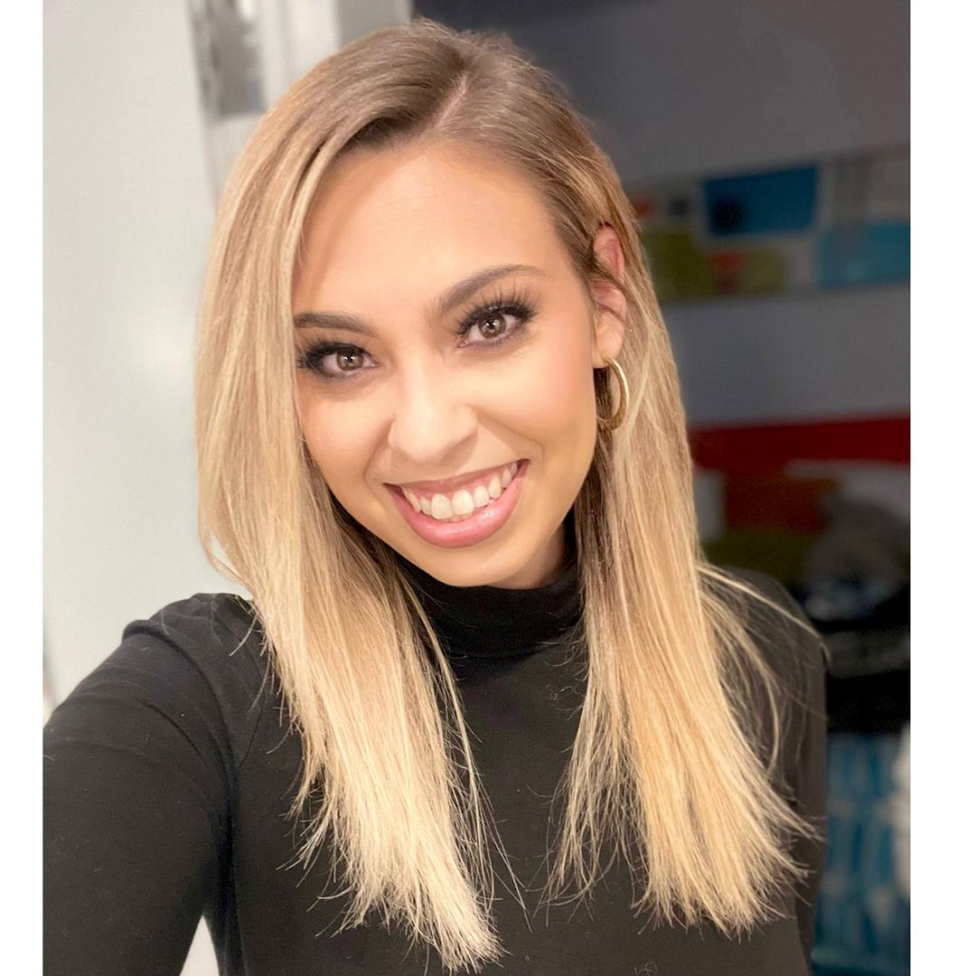 Contact jenni_with_an_i - Creator and Influencer