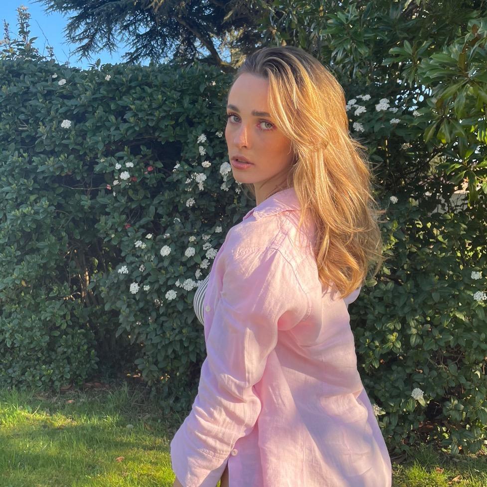 Contact Carla Dolier - Creator and Influencer