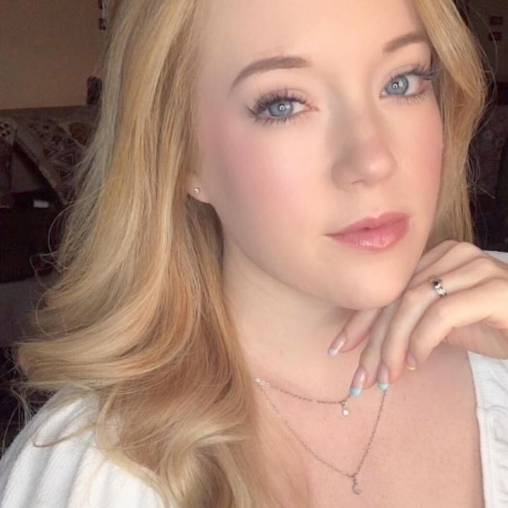 Lindsie Nicole Influencer Profile - Work With Influencer Lindsie Nicole