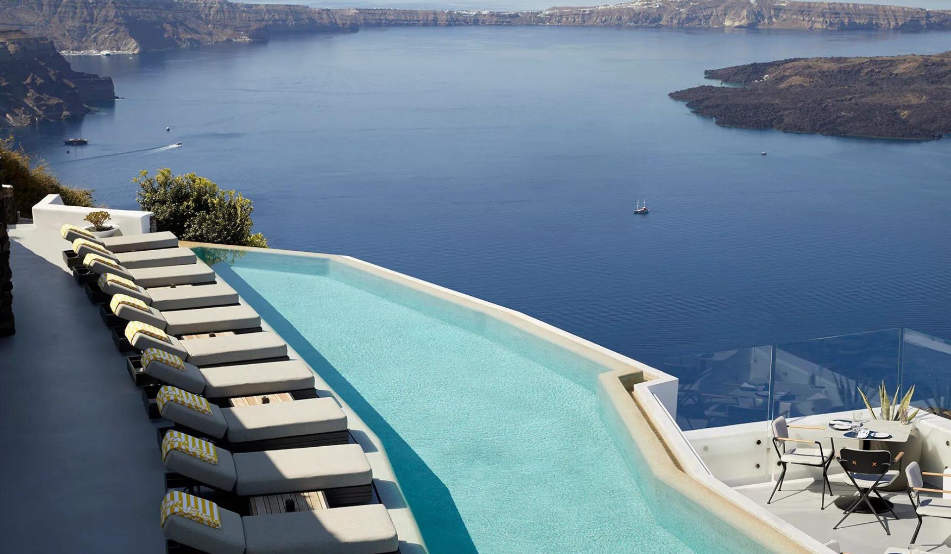The World's Most Incredible Infinity Pools - The Handbook