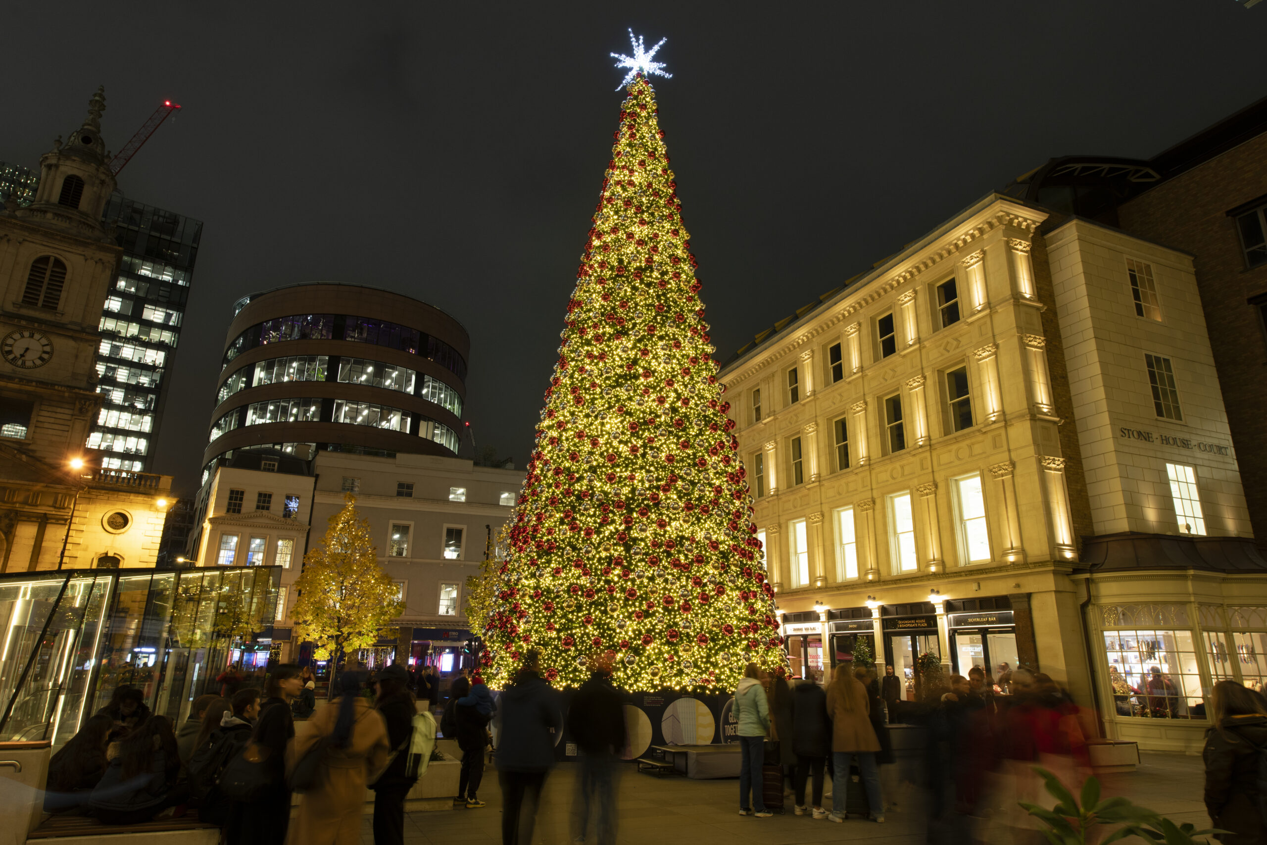 The Prettiest London Christmas Trees For 2024